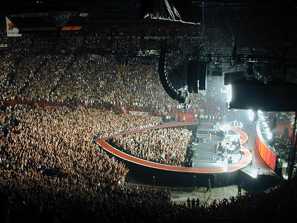 U2Station.com | Tours | Elevation - 2nd Leg - Europe | July 18, 2001 ...
